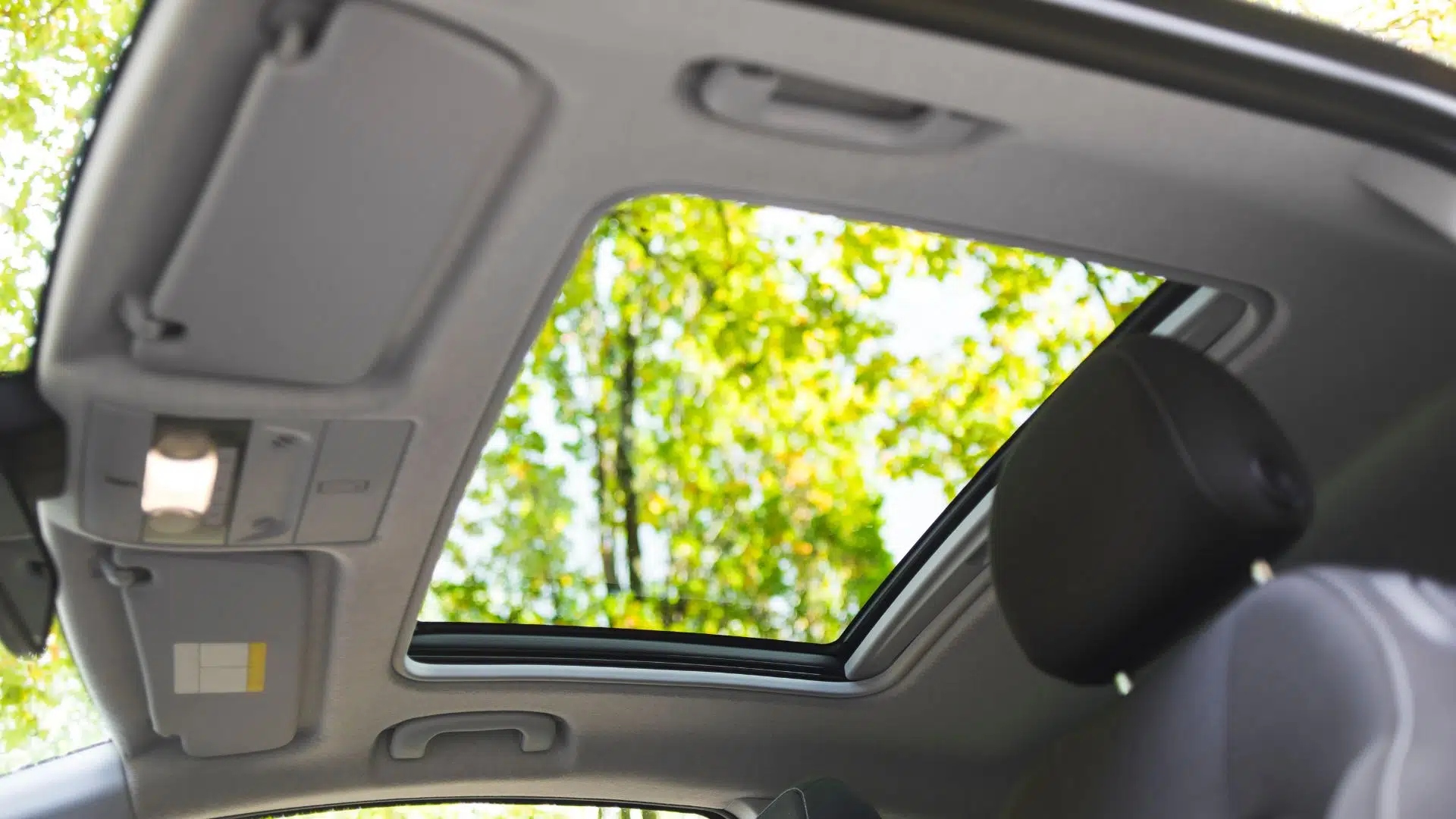 5 Ide Modifikasi Plafon Mobil | AstraOtoshop.com