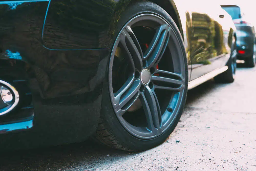 Apa Itu Ban Slick Beserta Fungsinya | AstraOtoshop.com