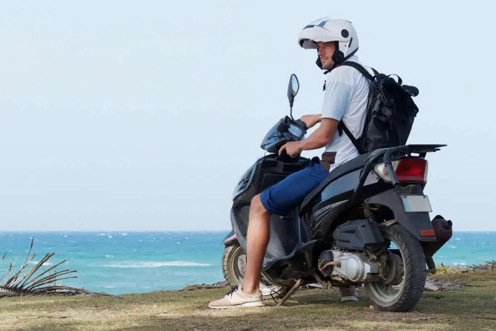 Tips Aman dan Nyaman Berlibur Ke Pantai Menggunakan Motor ...