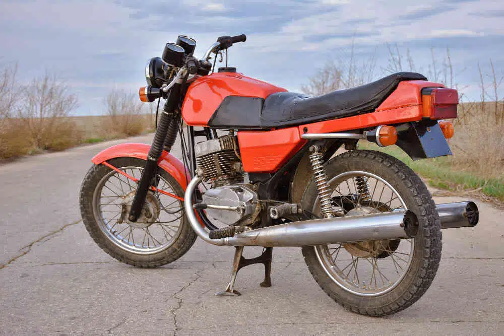 Dampak Oli Samping Motor yang Tidak Cocok di Motor 2 Tak | AstraOtoshop.com