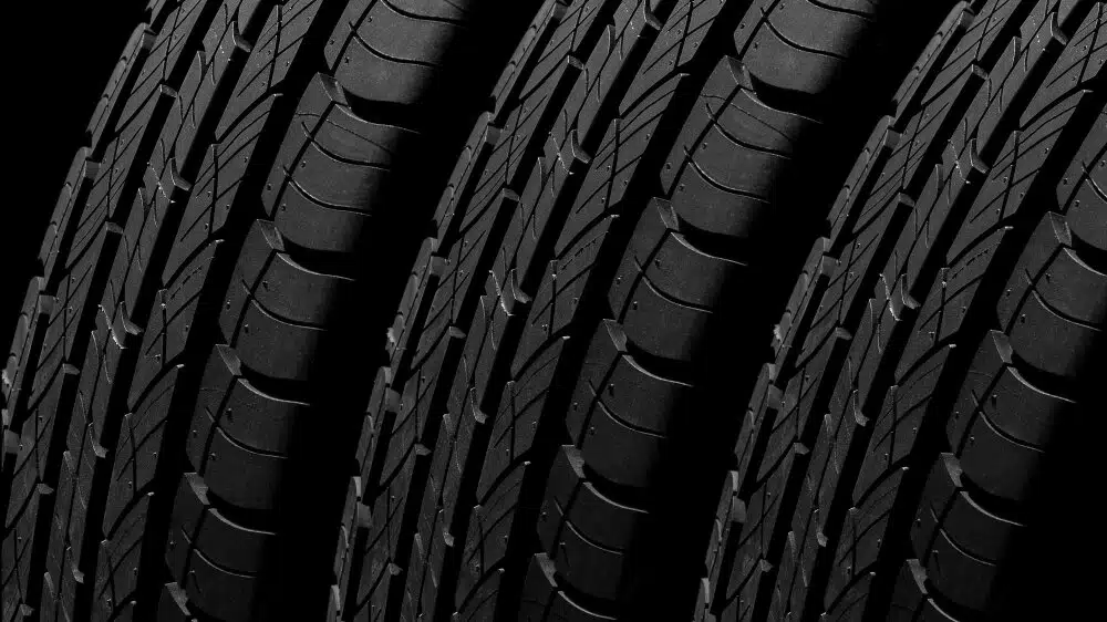 Uji Potensi Keistimewaan Desain Tapak Ban Motor Kawasaki | AstraOtoshop.com