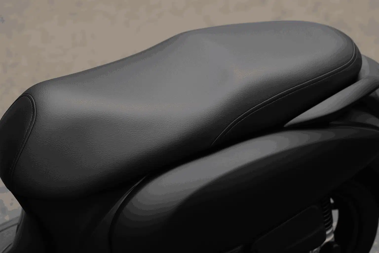 6 Jenis Jok Motor dan Tips Memilih Kulit Jok Motor | AstraOtoshop.com