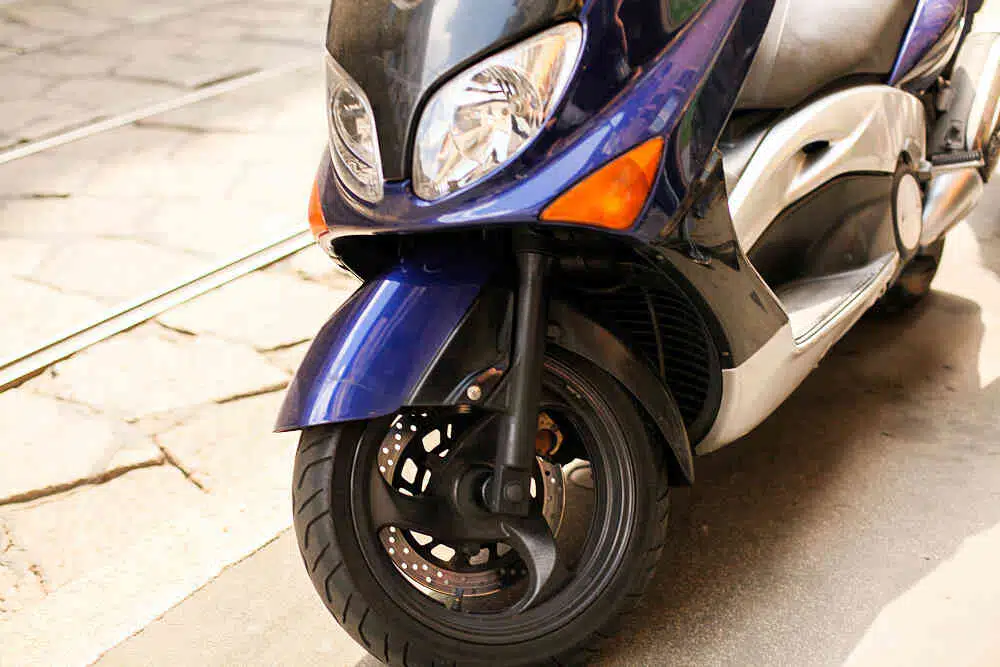 Rekomendasi Oli Motor Matic Terbaik: Synthetic atau Mineral ...