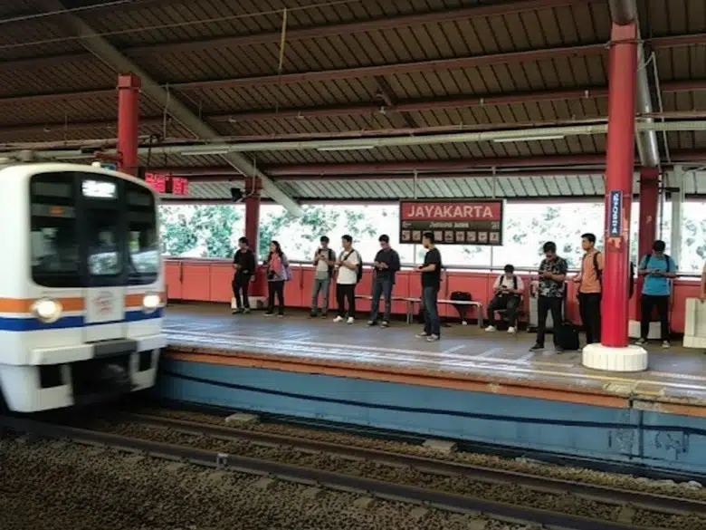 Stasiun Jayakarta Jakarta: Info Lengkap Rute, Tiket, dan Fasilitas ...