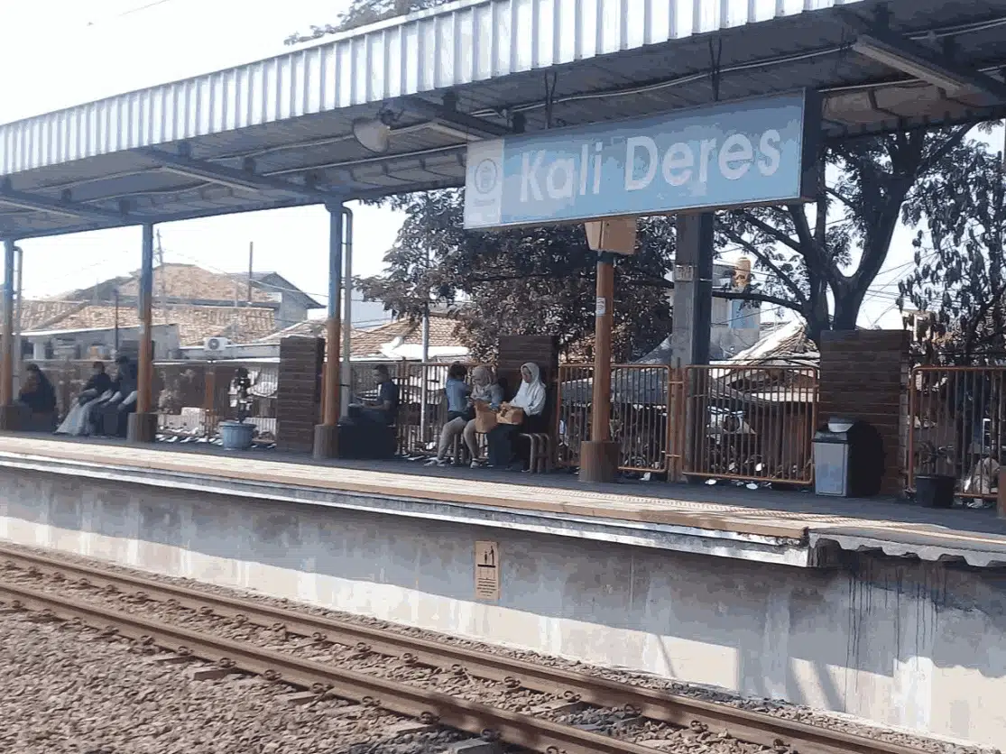 Stasiun Kalideres: Rute KRL, Tiket, dan Fasilitas Lengkap ...