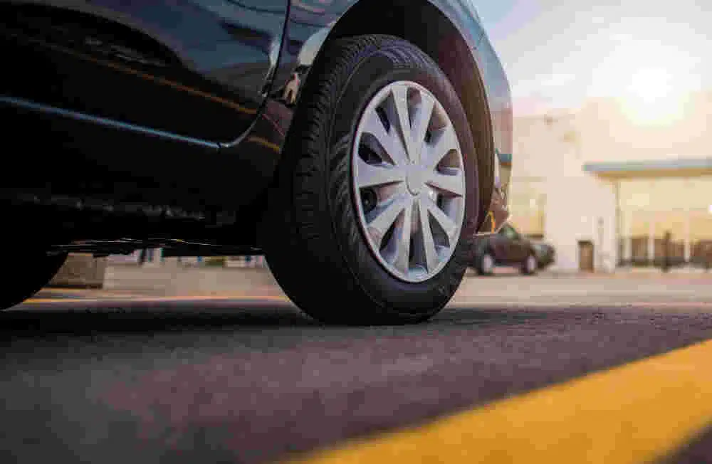 Tekanan Angin Ban Mobil: Standar, Bahaya, dan Pengukuran | AstraOtoshop.com