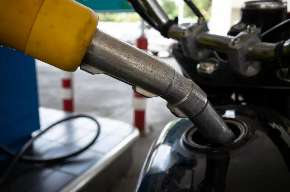 Hindari Kebakaran Motor Saat Isi Bensin, Ikuti Tips Ini! | AstraOtoshop.com